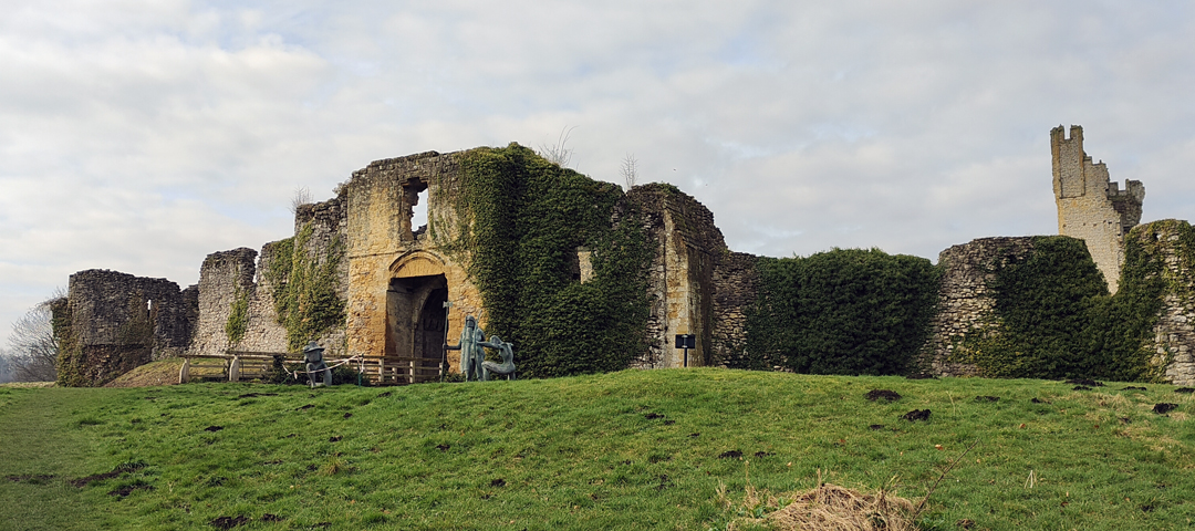 Helmsley Castle • English Heritage • Walks with the Wife